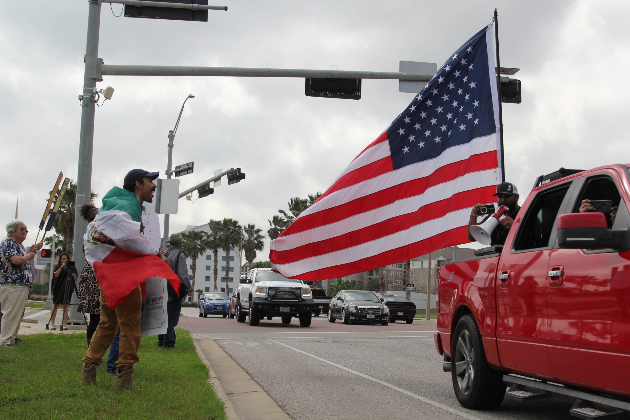 De-escalation, non-violence protest taught at training – FOGHORN NEWS